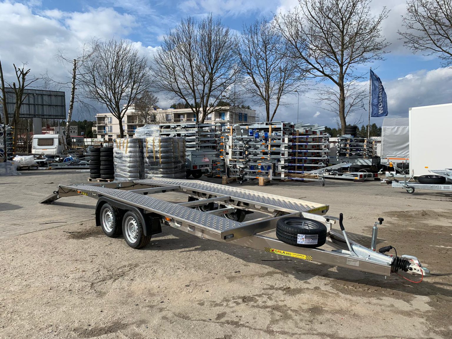 GALA aluminum twin-axle car hauler, dovetail, 450×200, low profile ...