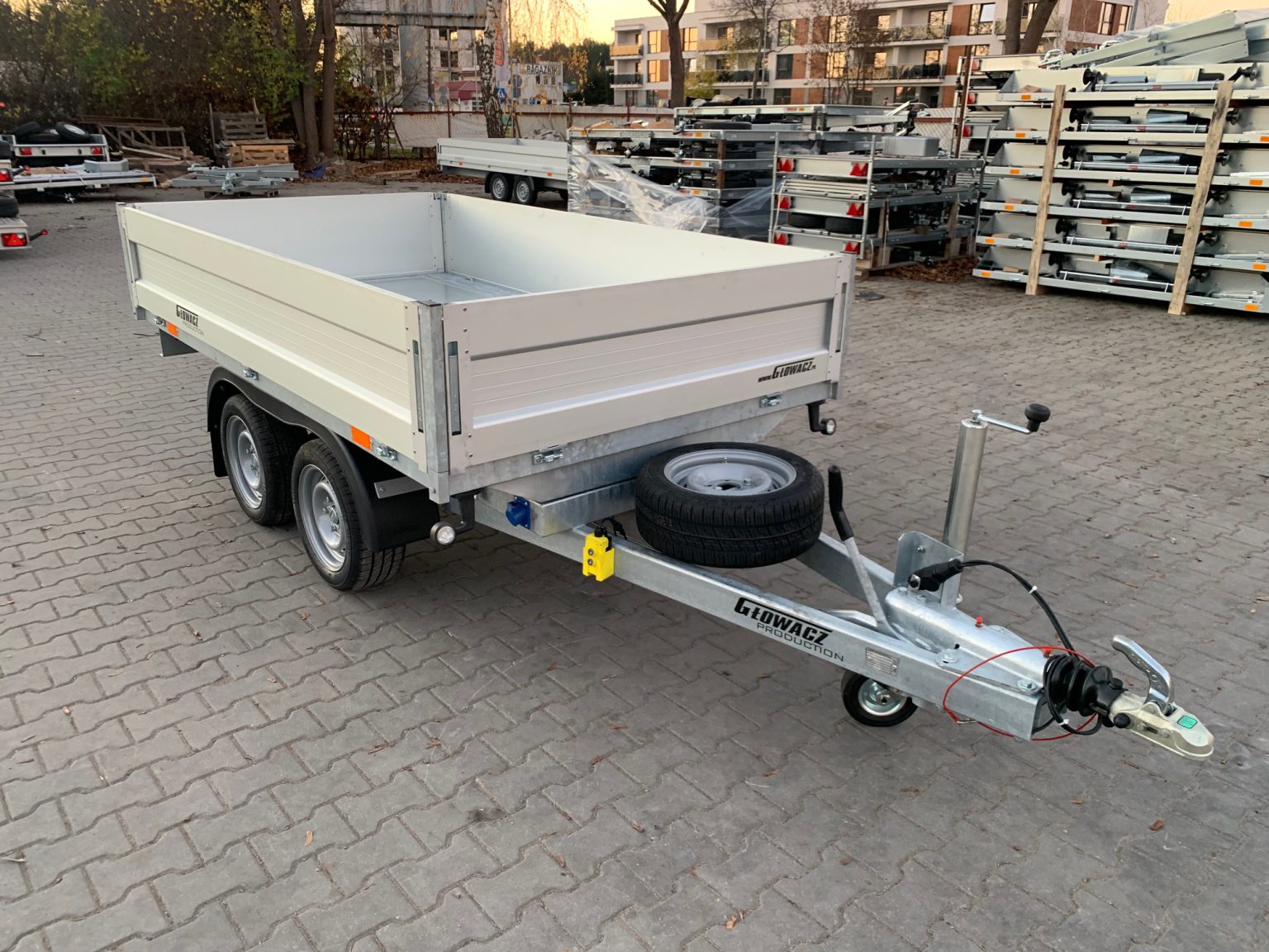 Przyczepa Glowacz Kiper - elektryczny trójstronny aluminiowe burty